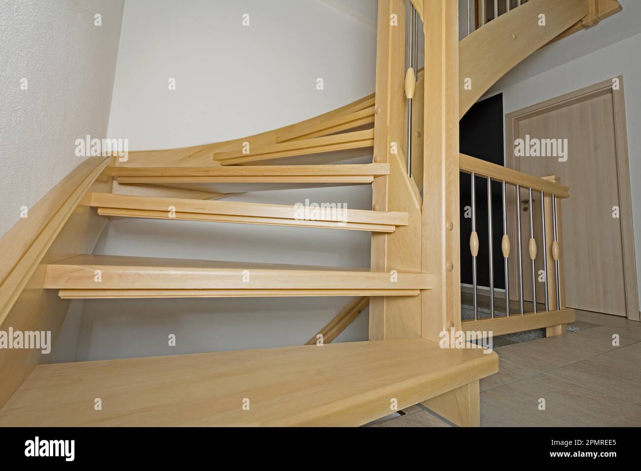 Modern wooden staircase Stock Photo - Alamy