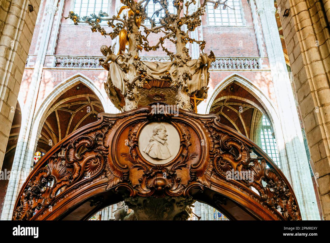 Wooden pulpit in catholic cathedral hi-res stock photography and images ...