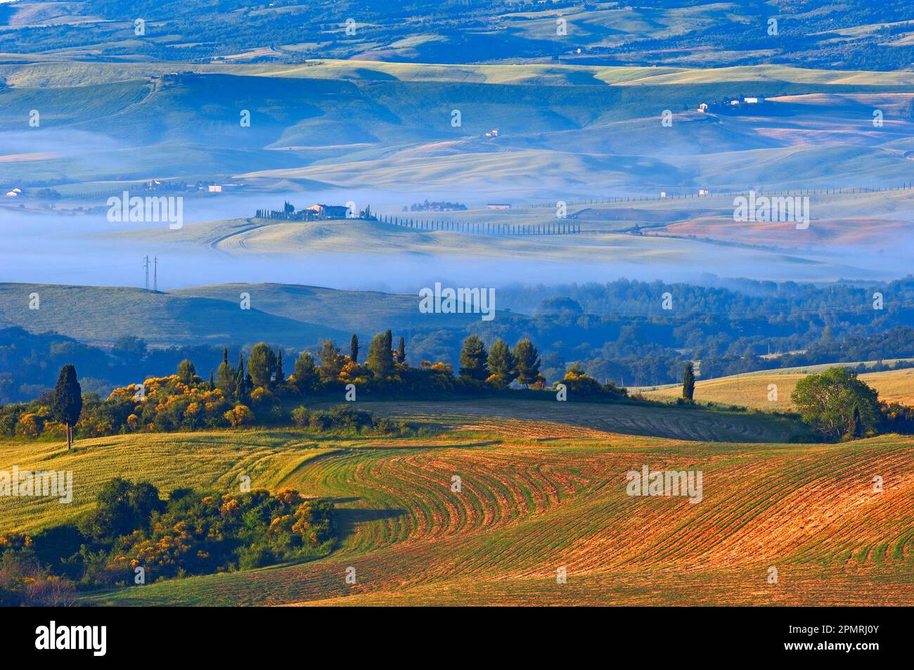 Val d'Orcia. Orcia valley at dawn. Morning mist. UNESCO World Heritage ...