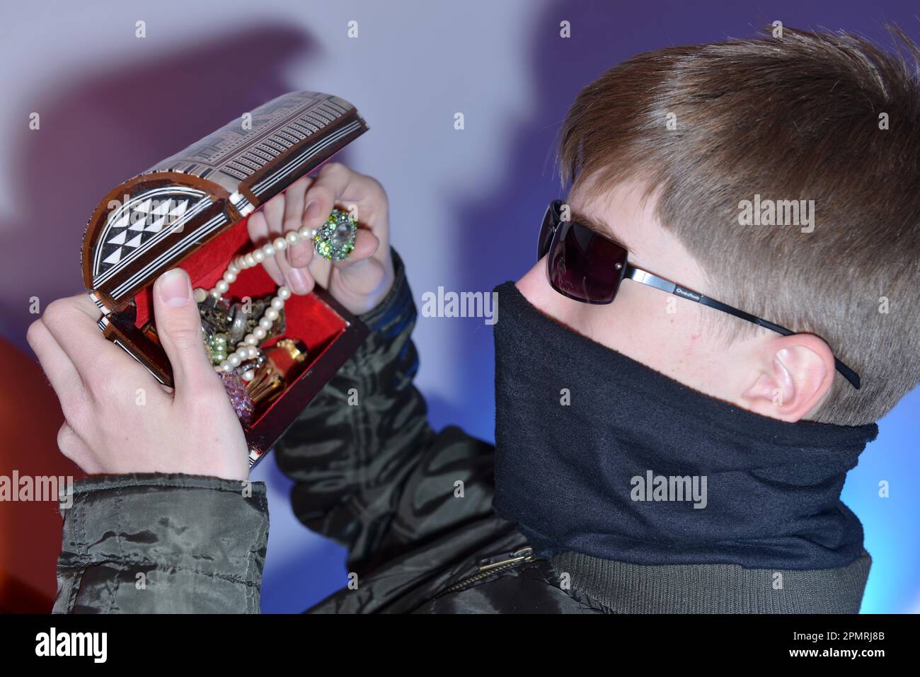 Symbol photo, housebreaking, family jewellery Stock Photo - Alamy