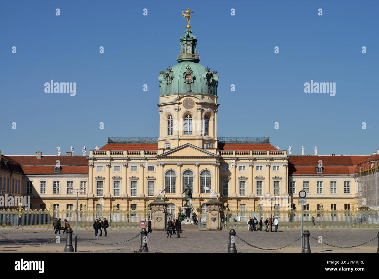 Bronze castle hi-res stock photography and images - Alamy