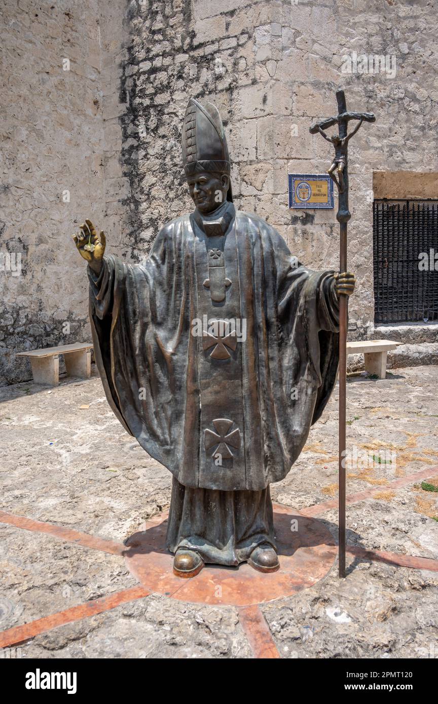Cartagena, Columbia - March 31, 2023: Statue of a pope in Proclamation ...