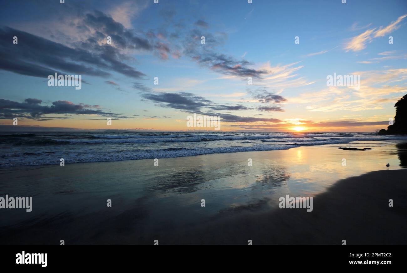 Waihi beach sunset bowentown new hi-res stock photography and images ...