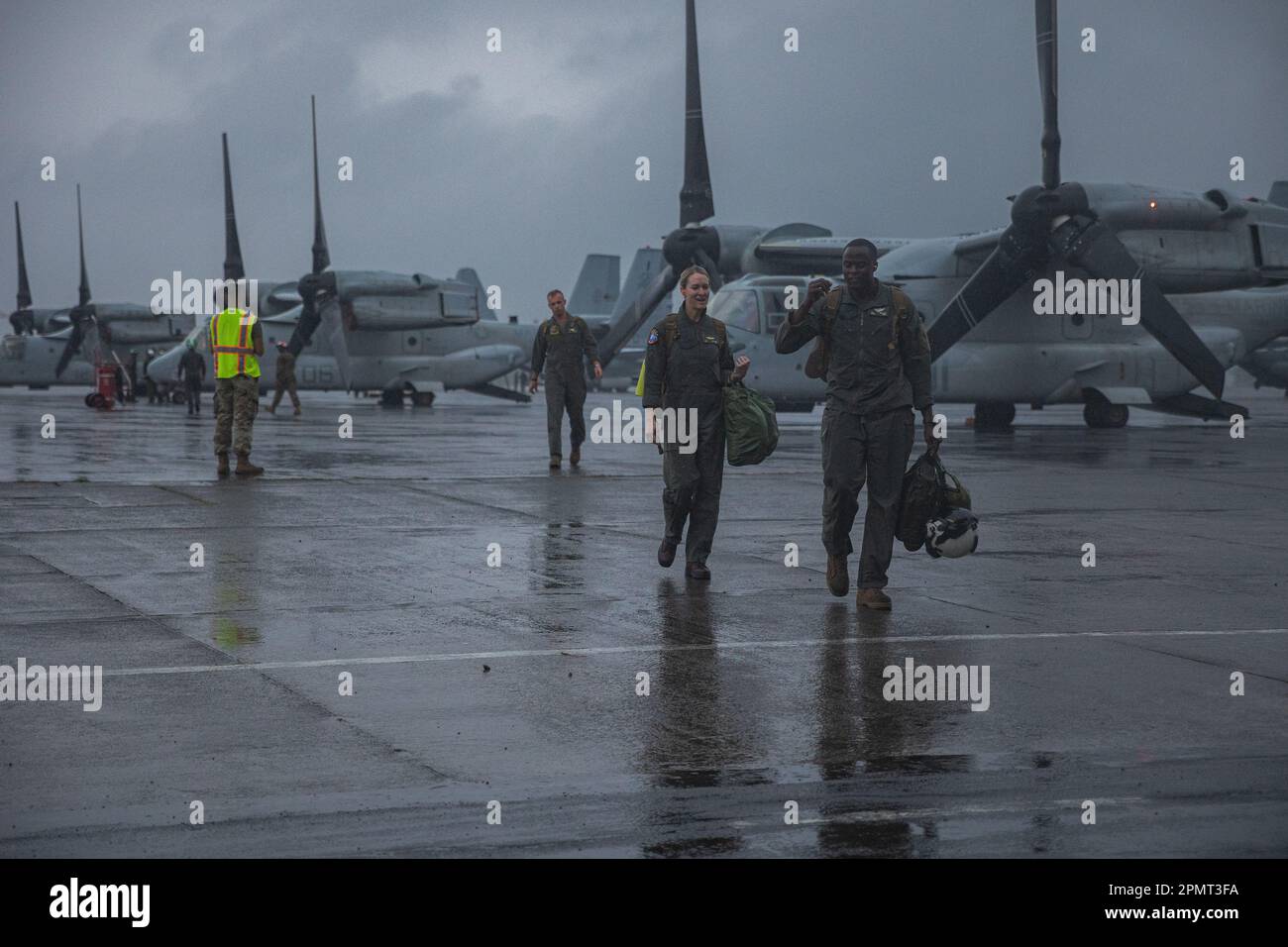U.S. Marines with Marine Medium Tiltrotor Squadron (VMM) 268, 1st ...