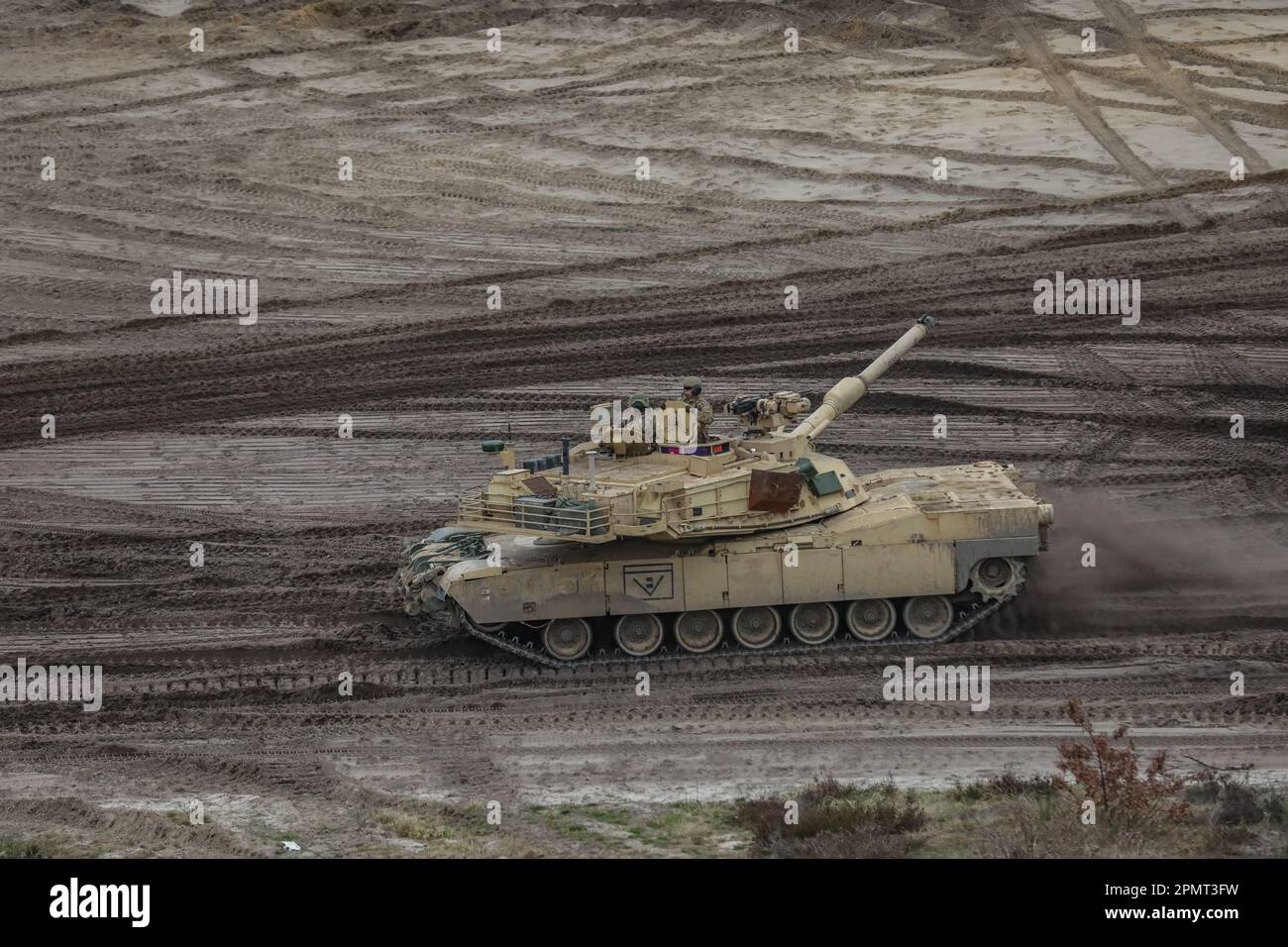 U.S. Soldiers assigned to 2nd Battalion, 70th Armor Regiment, 2nd ...