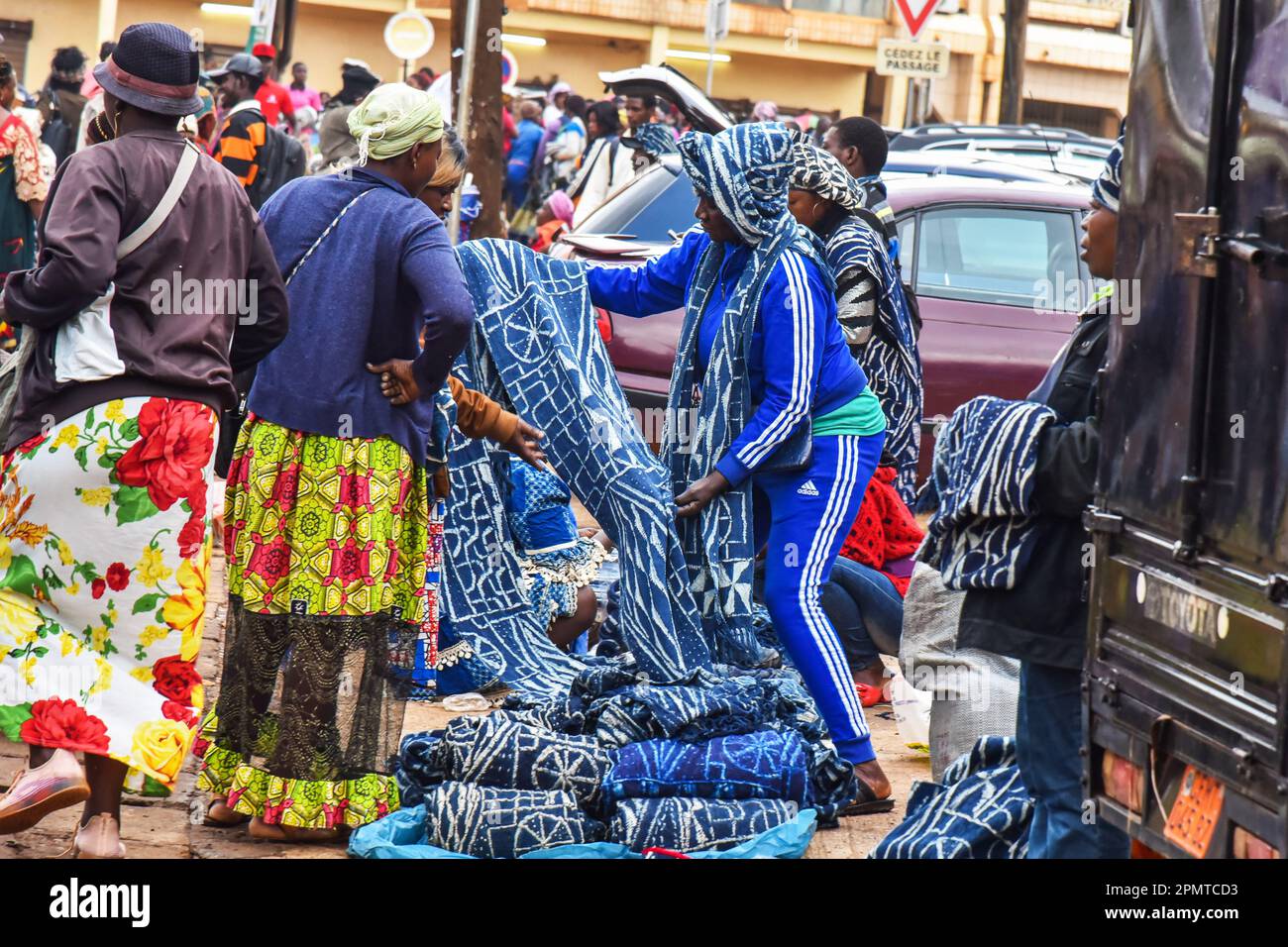 Baham, Cameroon. 11th Apr, 2023. Vendors sell Ndop fabric products at a ...