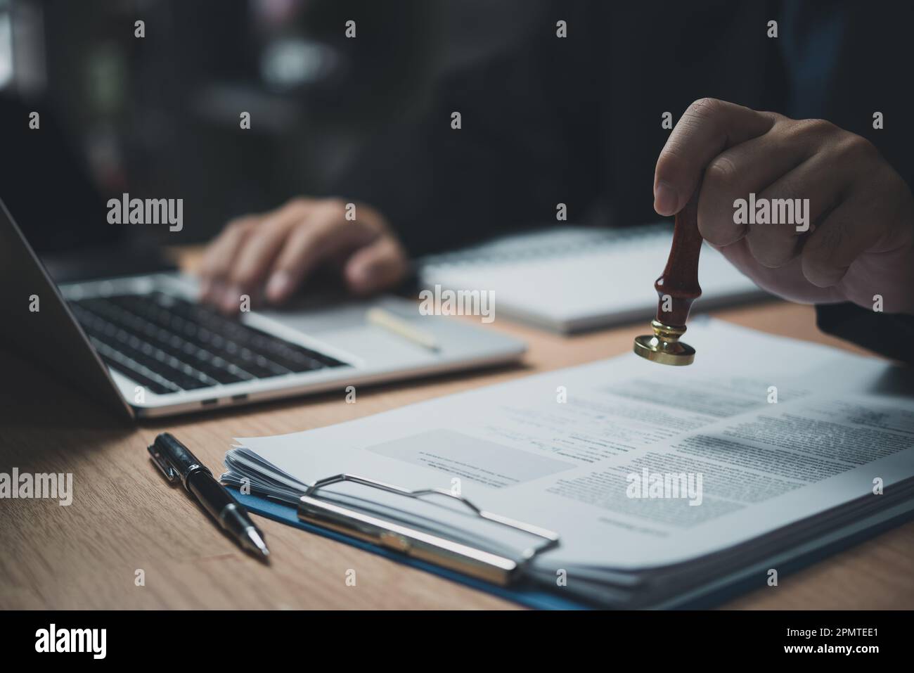 Businessman signing on document hi-res stock photography and images - Alamy