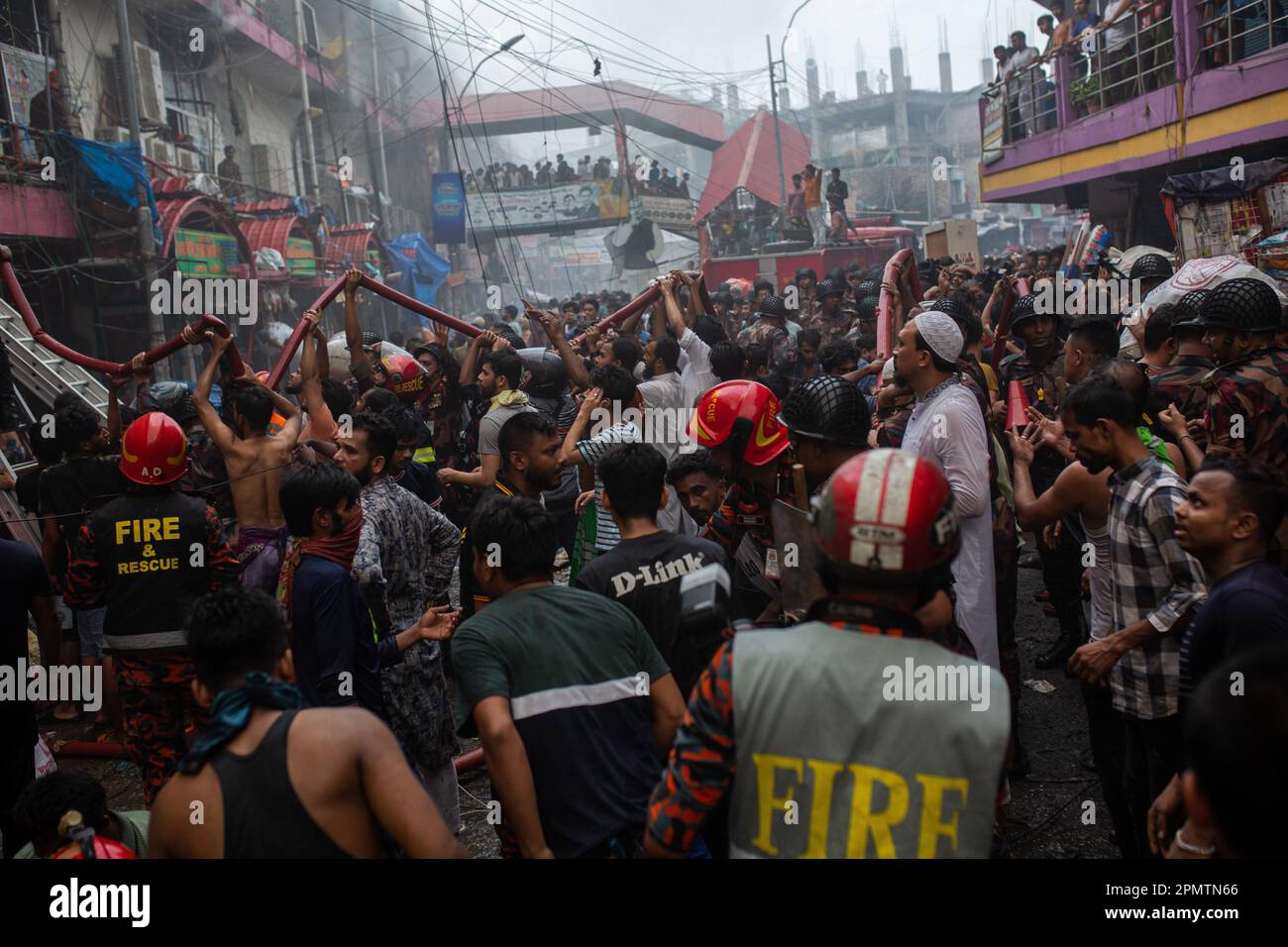 Dhaka, Dhaka, Bangladesh. 15th Apr, 2023. Massive fire engulfs New ...