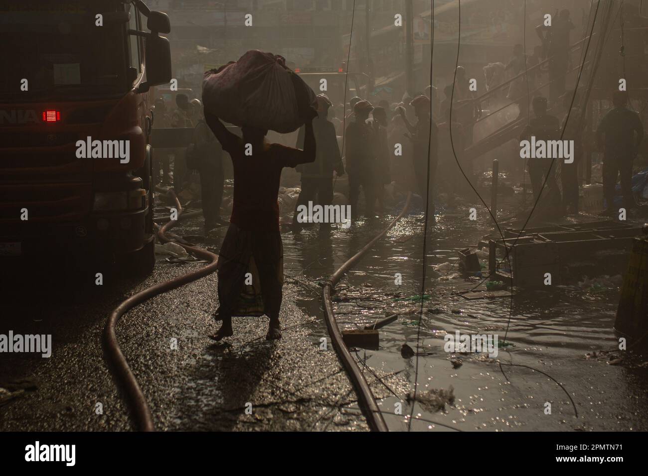 Dhaka, Dhaka, Bangladesh. 15th Apr, 2023. Massive fire engulfs New ...