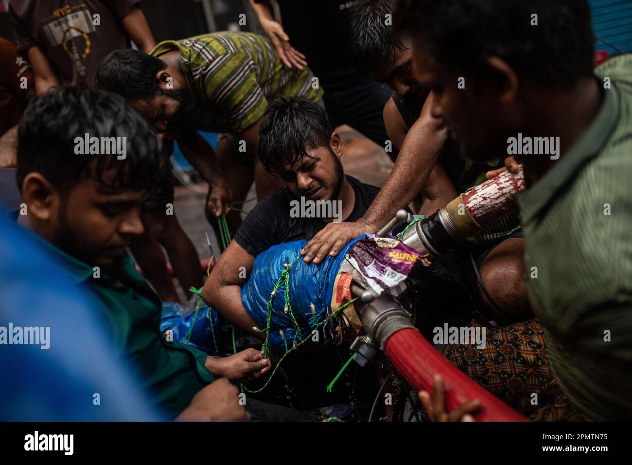 Dhaka, Dhaka, Bangladesh. 15th Apr, 2023. Massive fire engulfs New ...