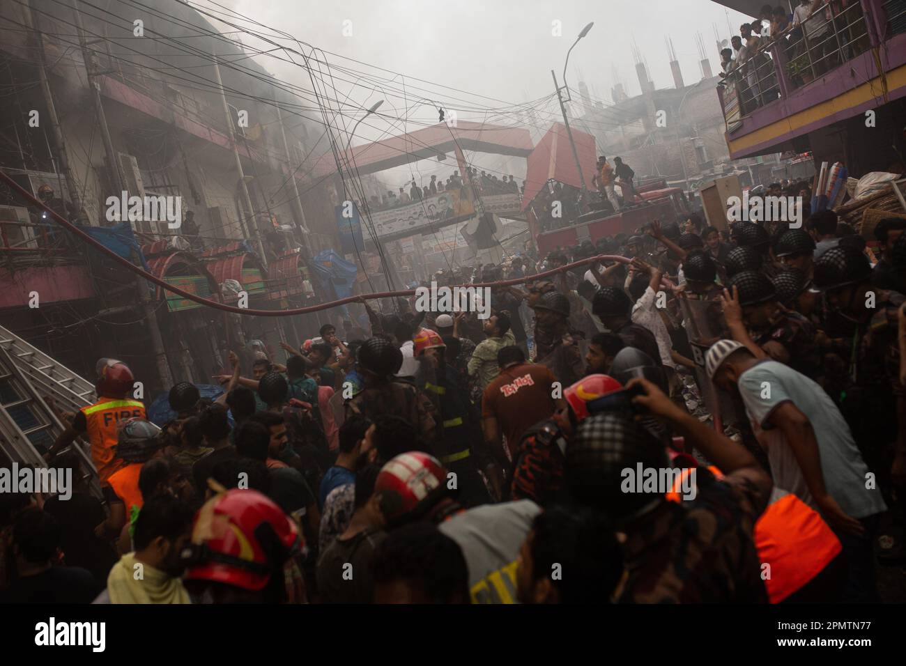 Dhaka, Dhaka, Bangladesh. 15th Apr, 2023. Massive fire engulfs New ...