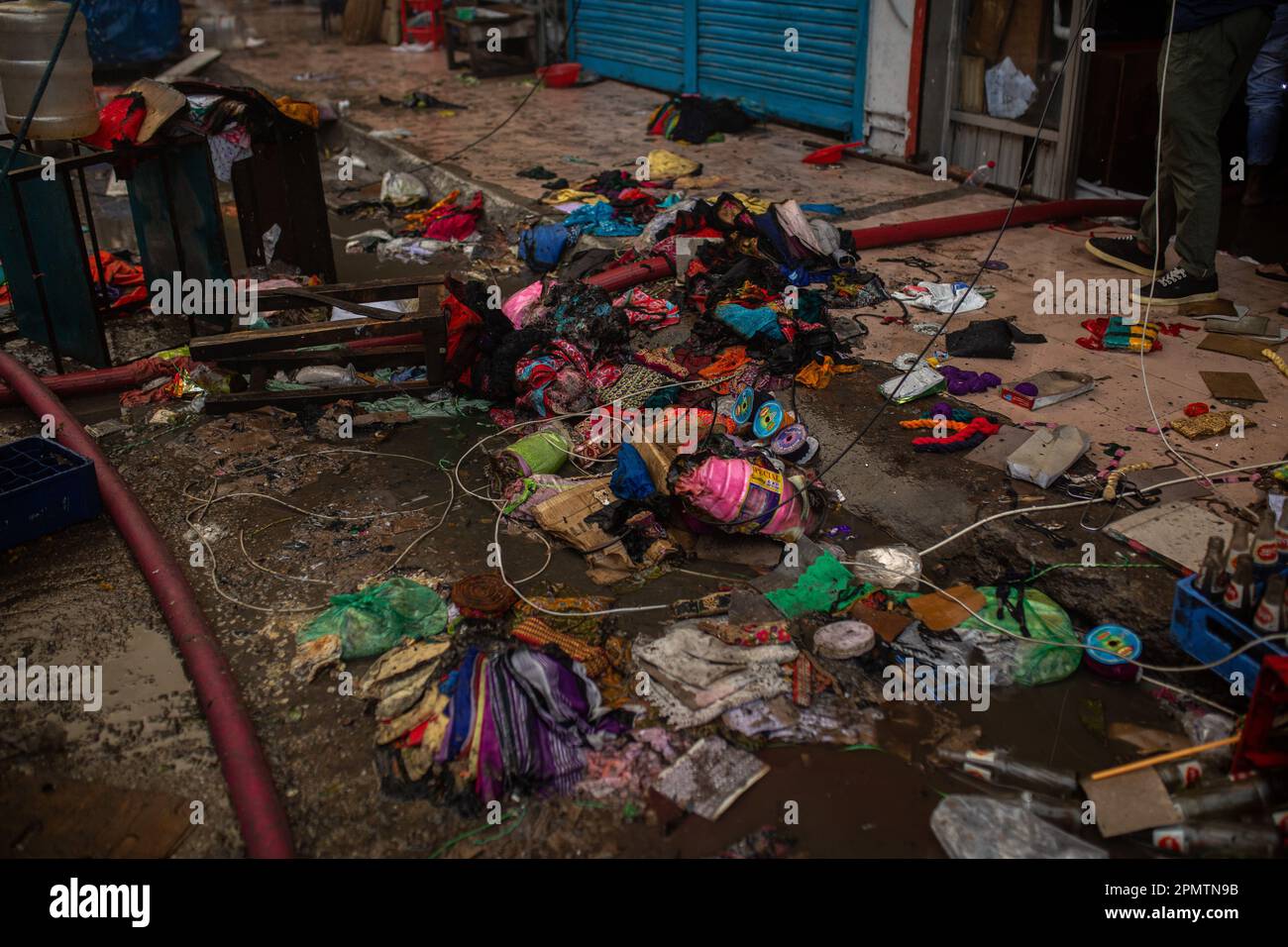 Dhaka, Dhaka, Bangladesh. 15th Apr, 2023. Massive fire engulfs New ...