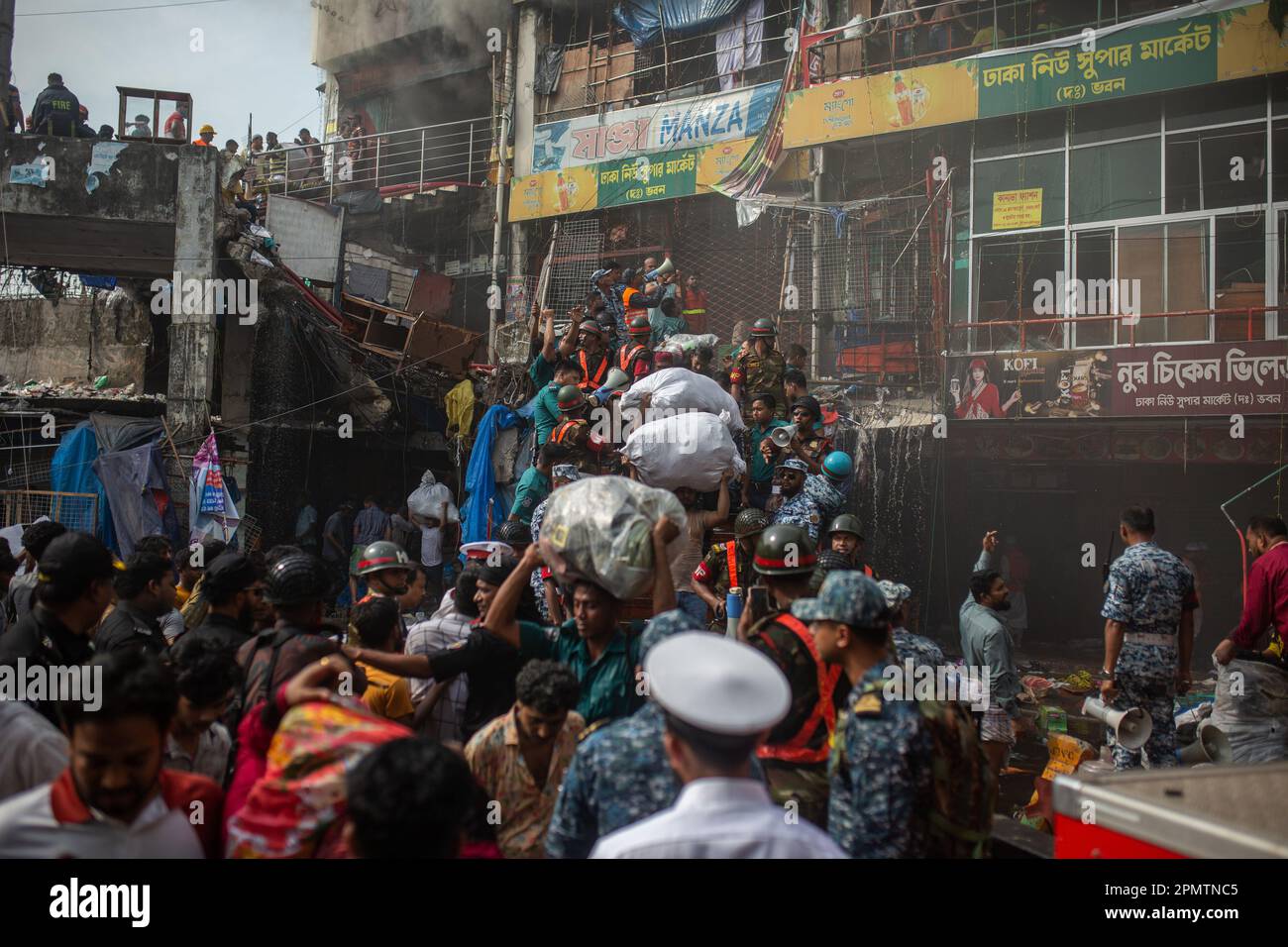 Dhaka, Dhaka, Bangladesh. 15th Apr, 2023. Massive fire engulfs New ...