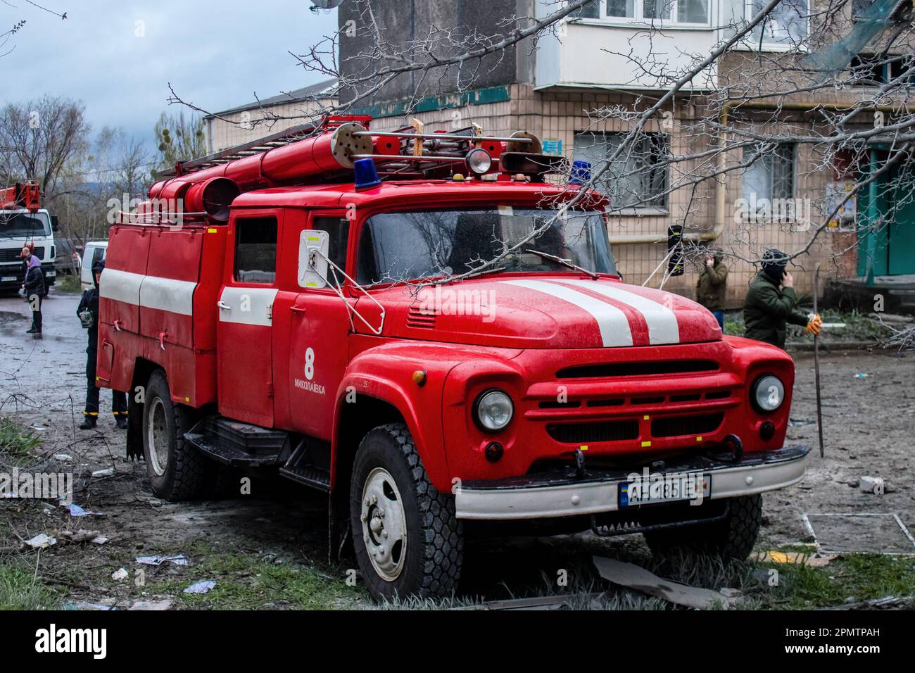 Firefighters intervene on a building in a residential area of Sloviansk ...
