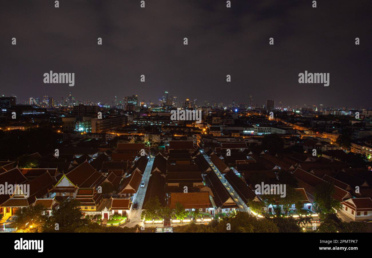 Temples and buildings in Bangkok at twilight beautiful lighting ...