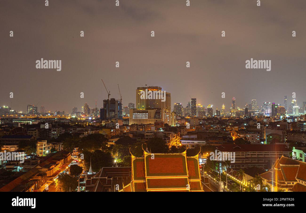 Temples and buildings in Bangkok at twilight beautiful lighting ...