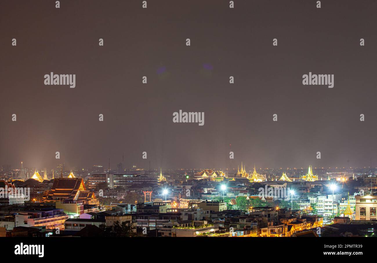 Temples and buildings in Bangkok at twilight beautiful lighting ...