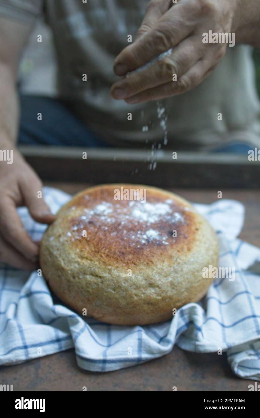 Bakers hand sprinkles flour hi-res stock photography and images - Alamy
