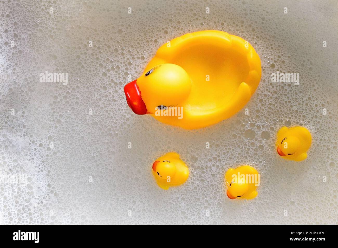 Kids in a row swim hi-res stock photography and images - Alamy