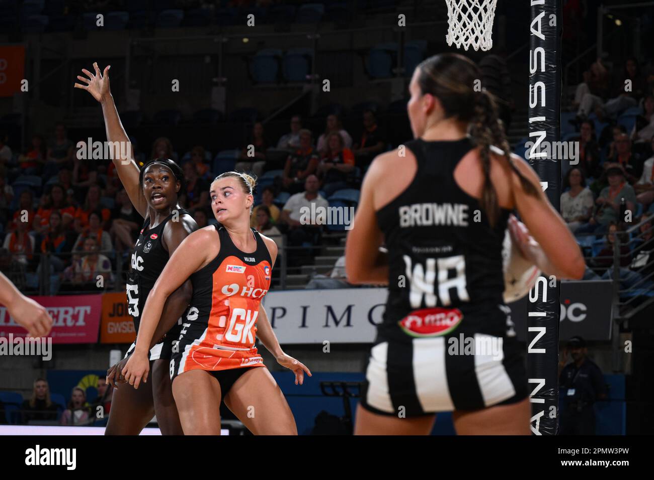 Shimona Nelson of the Magpies and Matilda McDonell of the Giants during ...