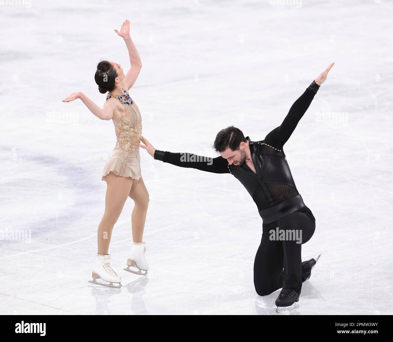 Deanna STELLATO-DUDEK and Maxime DESCHAMPS of Canada perform during ...