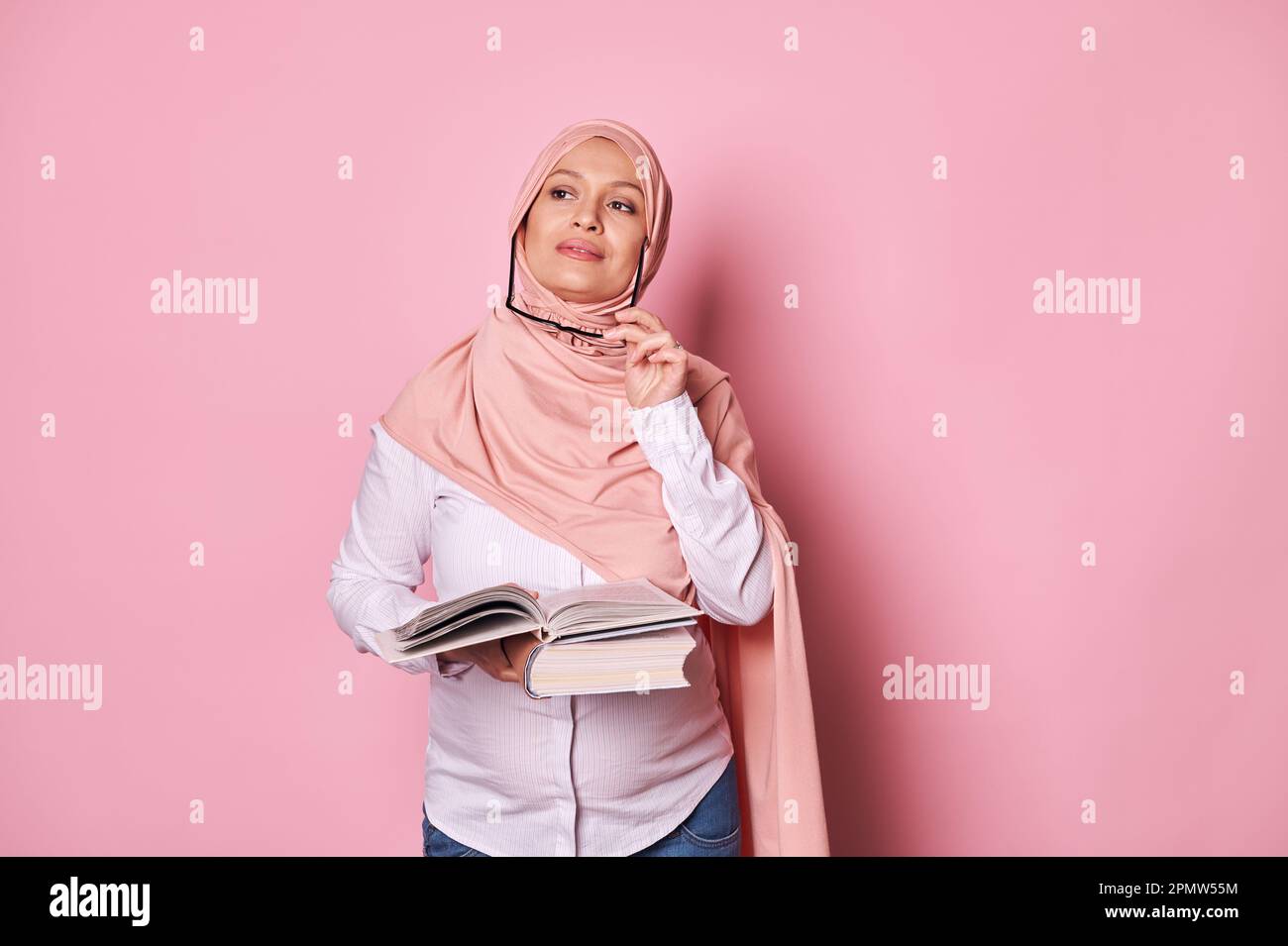 Pensive muslim pregnant woman hi-res stock photography and images - Alamy