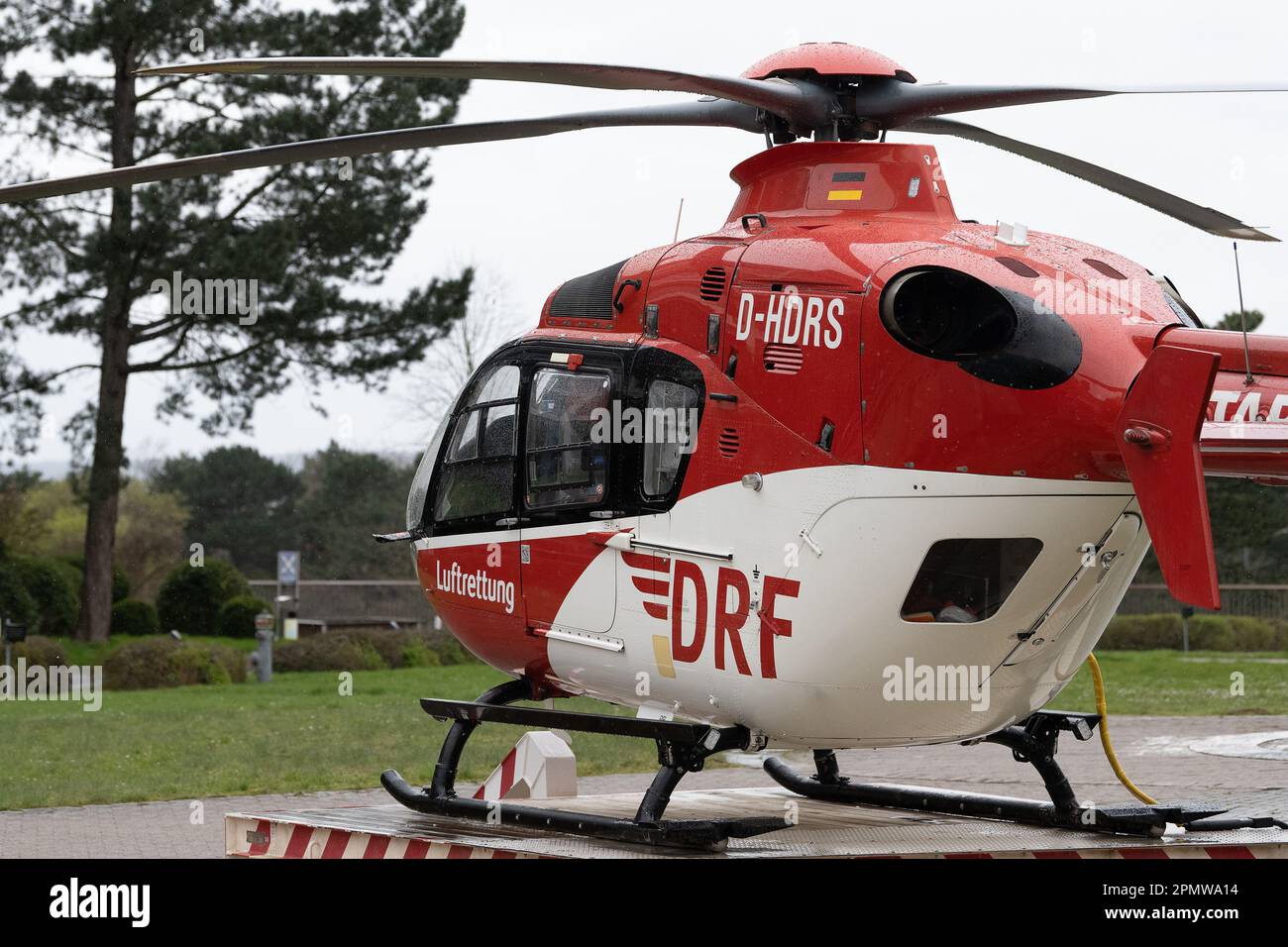 PRODUCTION - 12 April 2023, Lower Saxony, Göttingen: A DRF Luftrettung helicopter is refueled ...