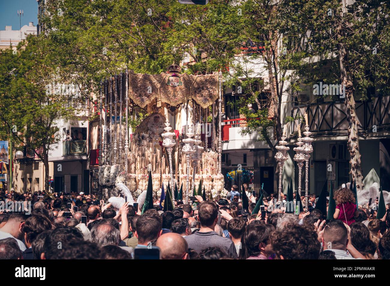 La virgen de la macarena sevilla hi-res stock photography and images ...