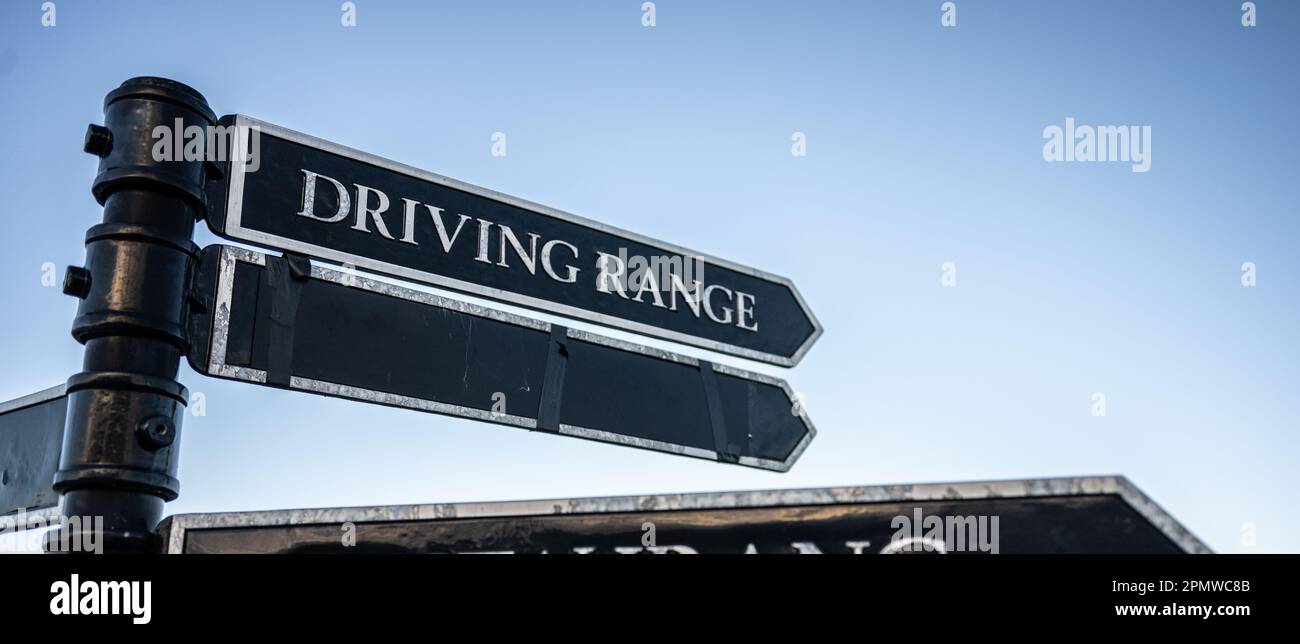 Driving blank green road sign hi-res stock photography and images - Alamy