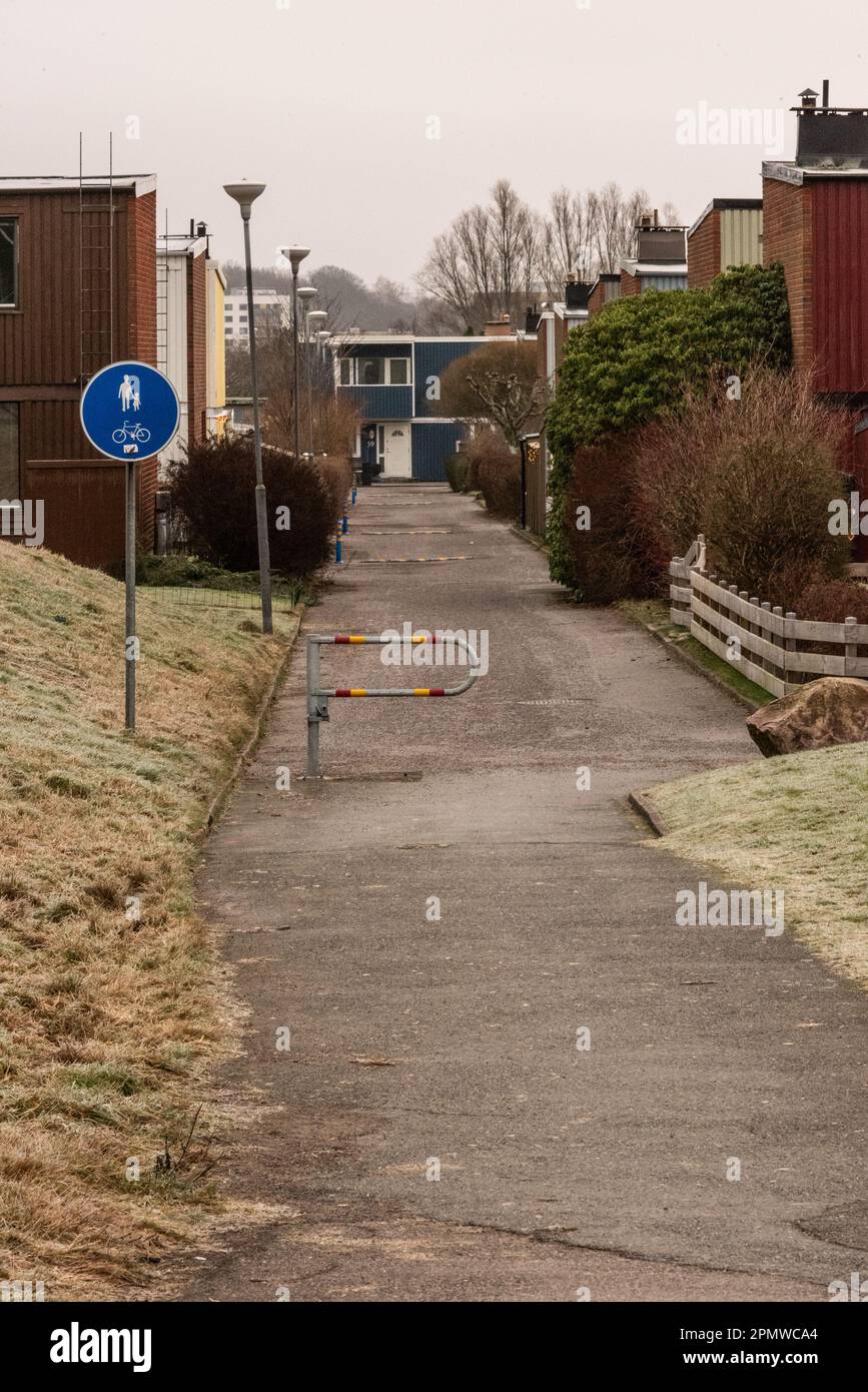 Walking path between houses Stock Photo - Alamy