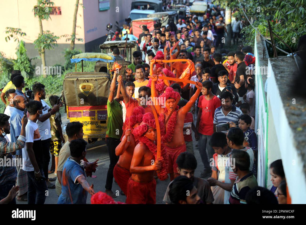 Dhaka, Bangladesh. 13th Apr, 2023. Bangladeshi hindu devotees ...