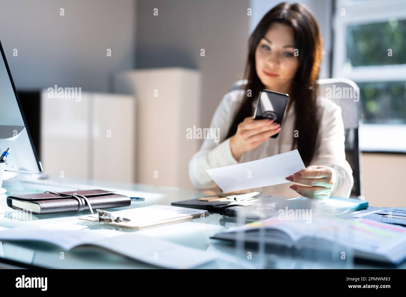 Remote Cheque Deposit Using Mobile Phone. Check Capture Stock Photo - Alamy