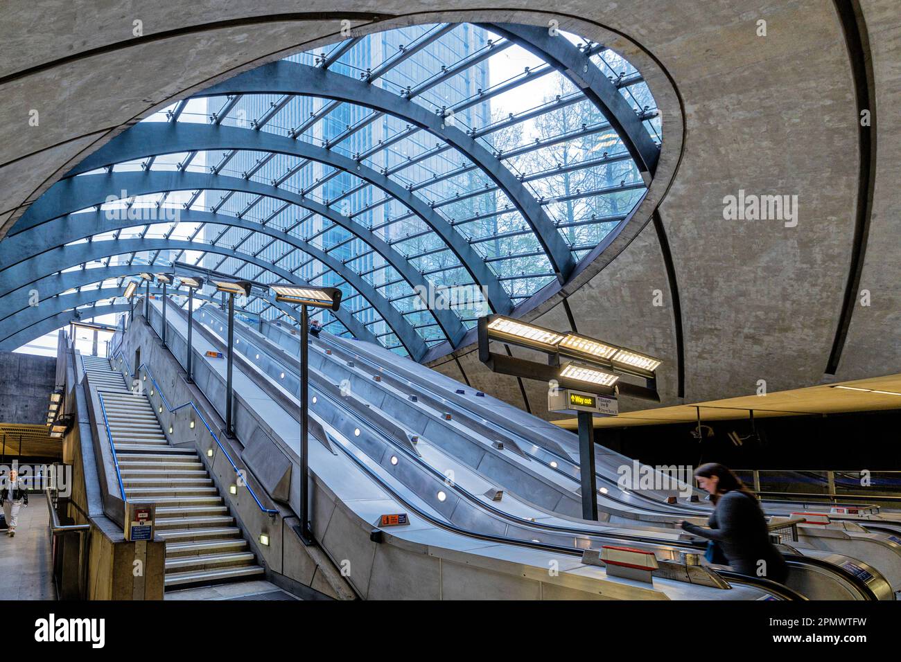 Escalators at Canary Wharf Tube Station Stock Photo - Alamy