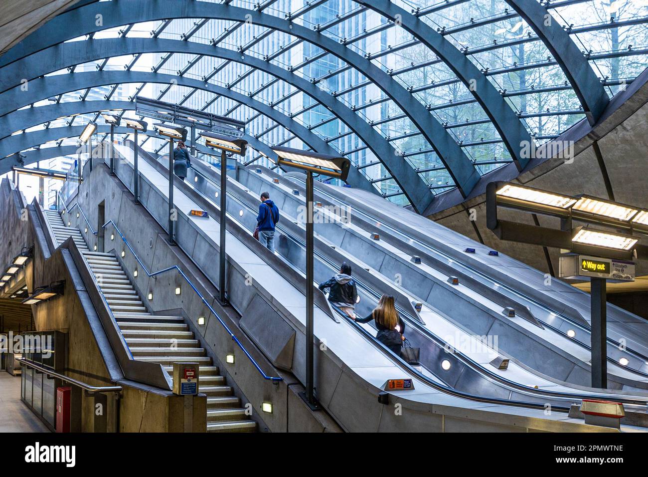 Escalators at Canary Wharf Tube Station Stock Photo - Alamy