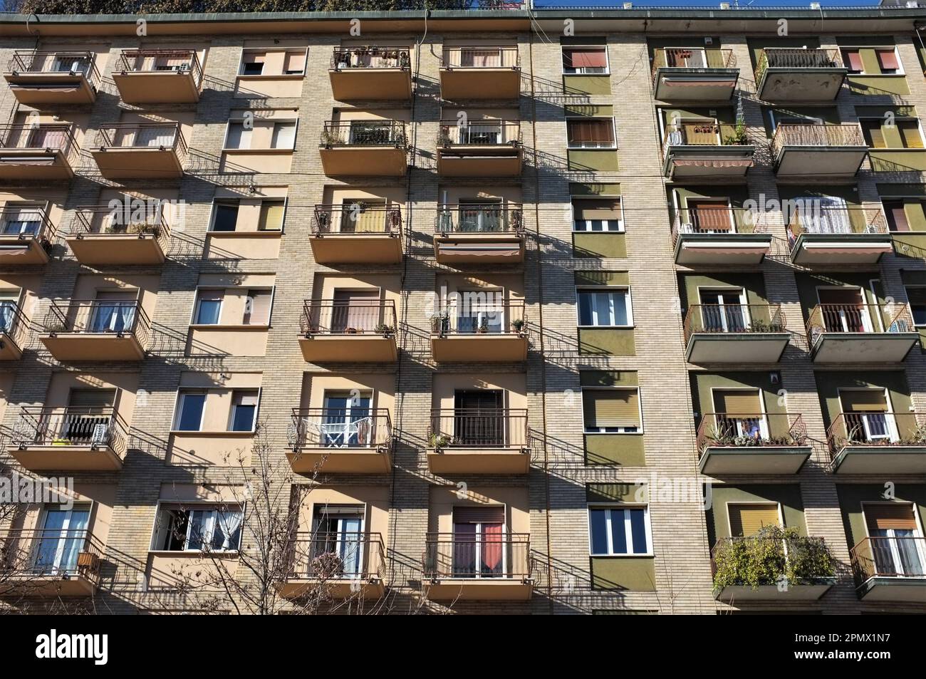 Residential building milan italy hi-res stock photography and images ...