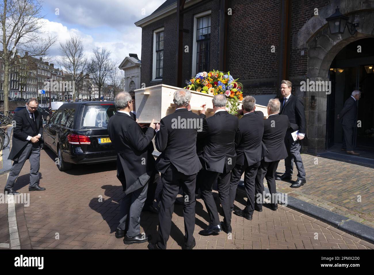 AMSTERDAM - The coffin with Huub Oosterhuis arrives for the private ...