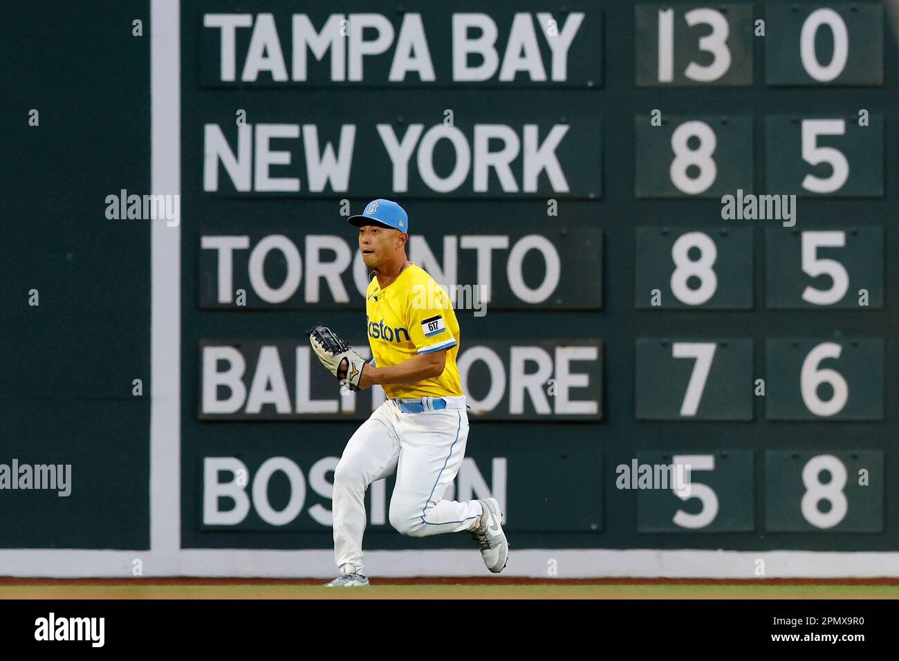 Boston Red Sox's Rob Refsnyder plays against the Los Angeles Angels ...