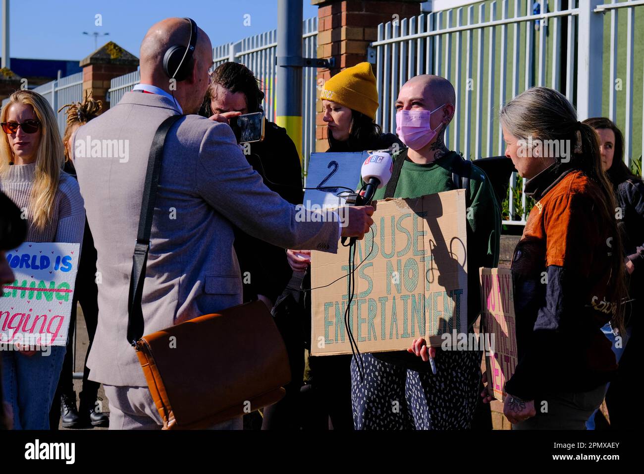 14 minute delay hi-res stock photography and images - Alamy