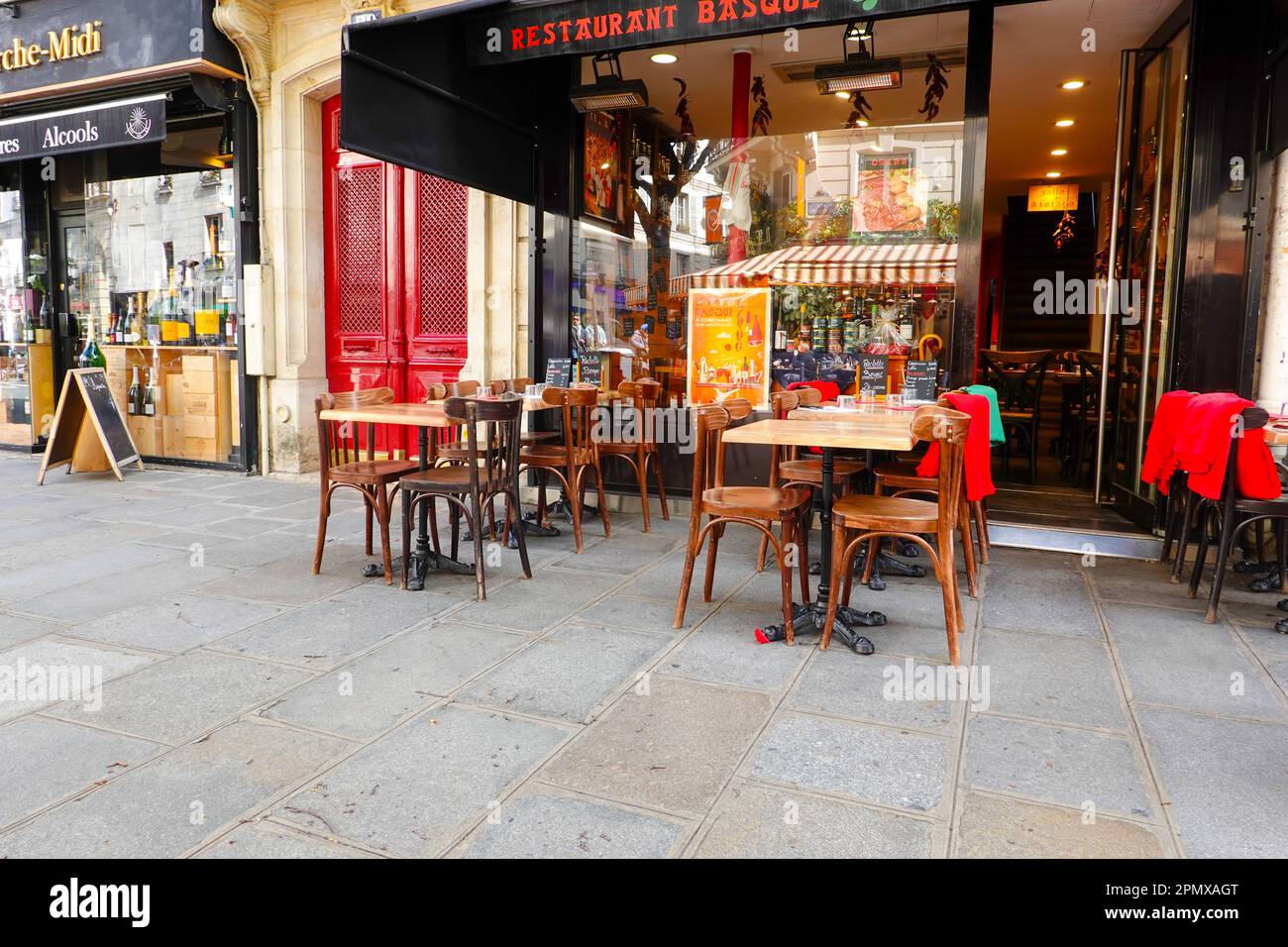 Tapas restaurant france hi-res stock photography and images - Alamy