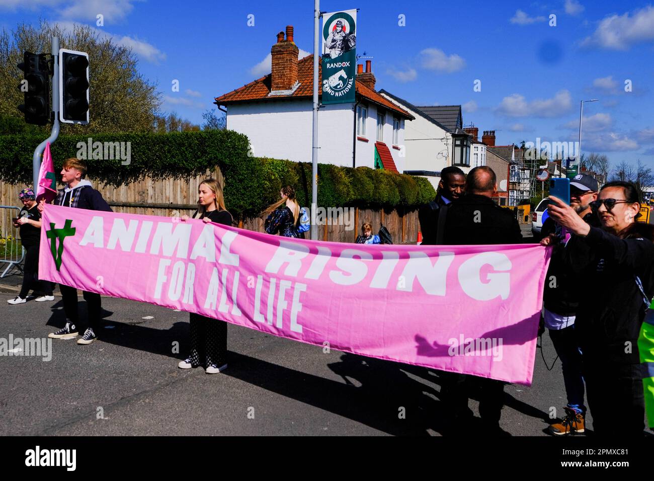 14 minute delay hi-res stock photography and images - Alamy