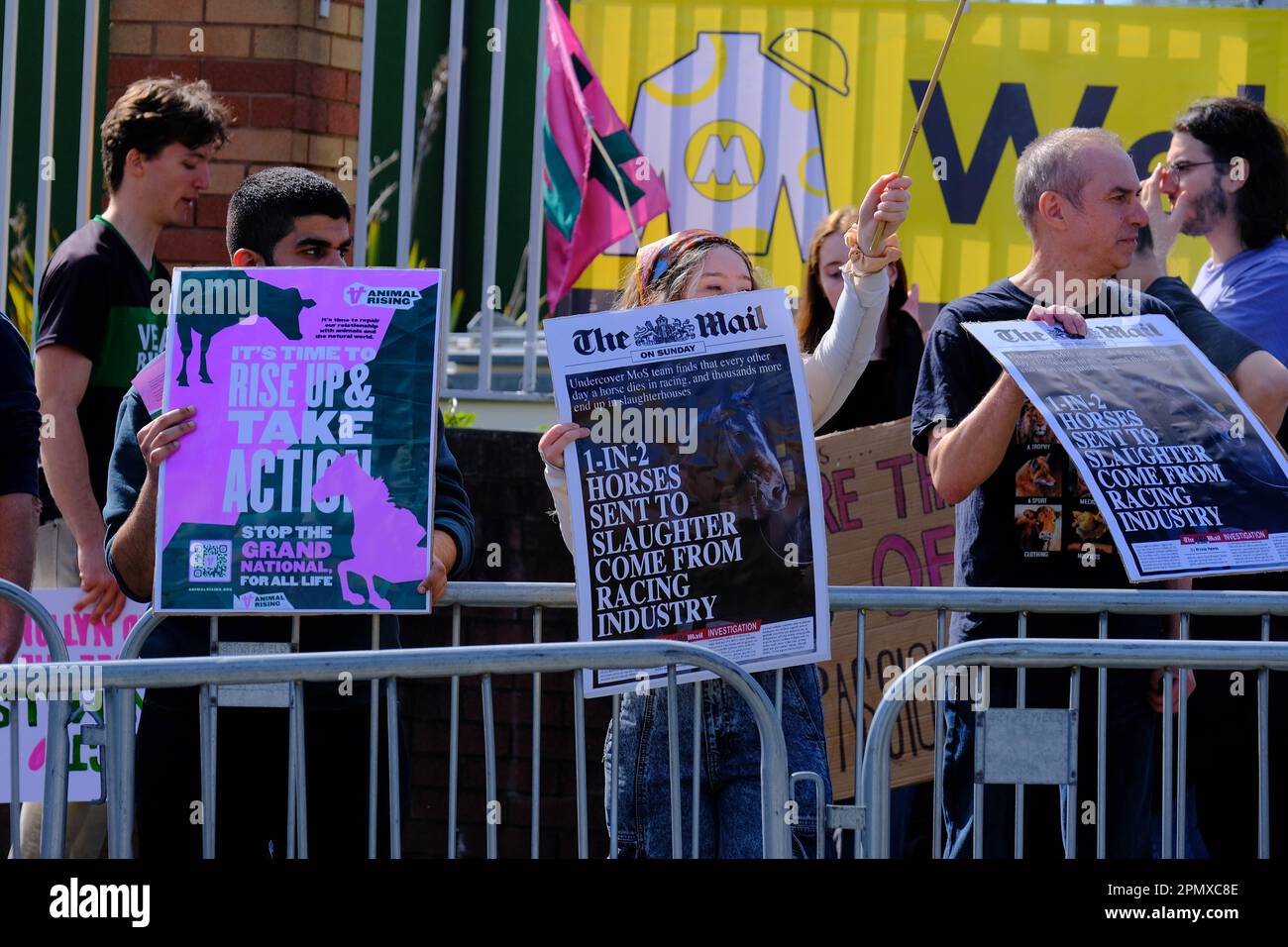 14 minute delay hi-res stock photography and images - Alamy