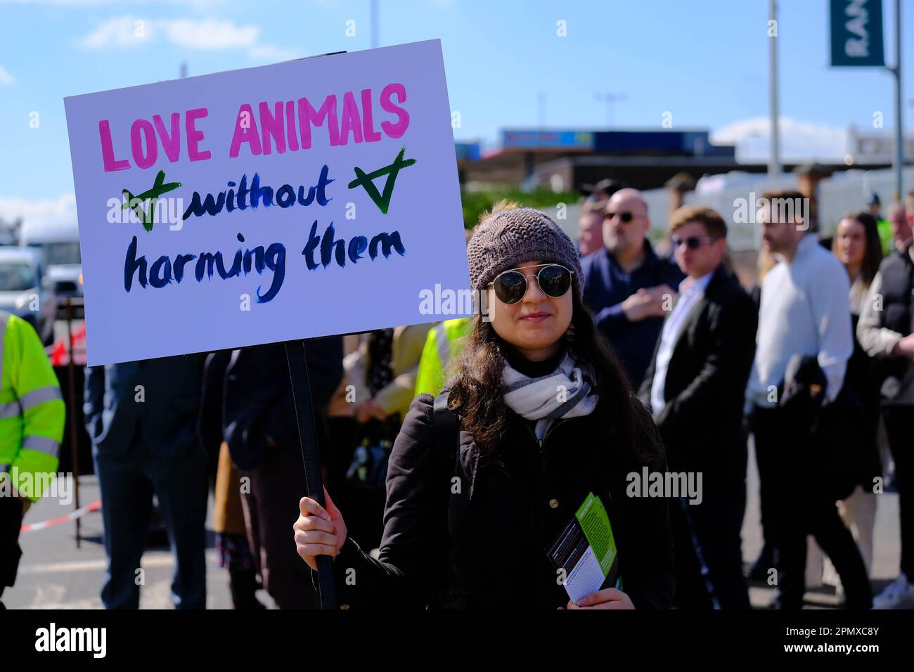 14 minute delay hi-res stock photography and images - Alamy