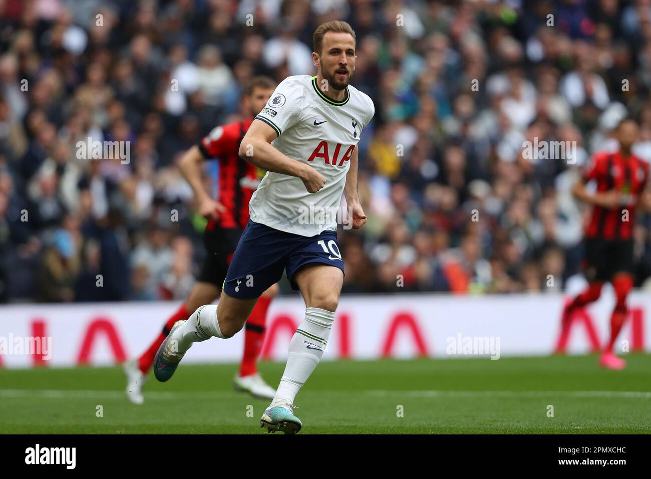 Backpass football hi-res stock photography and images - Alamy