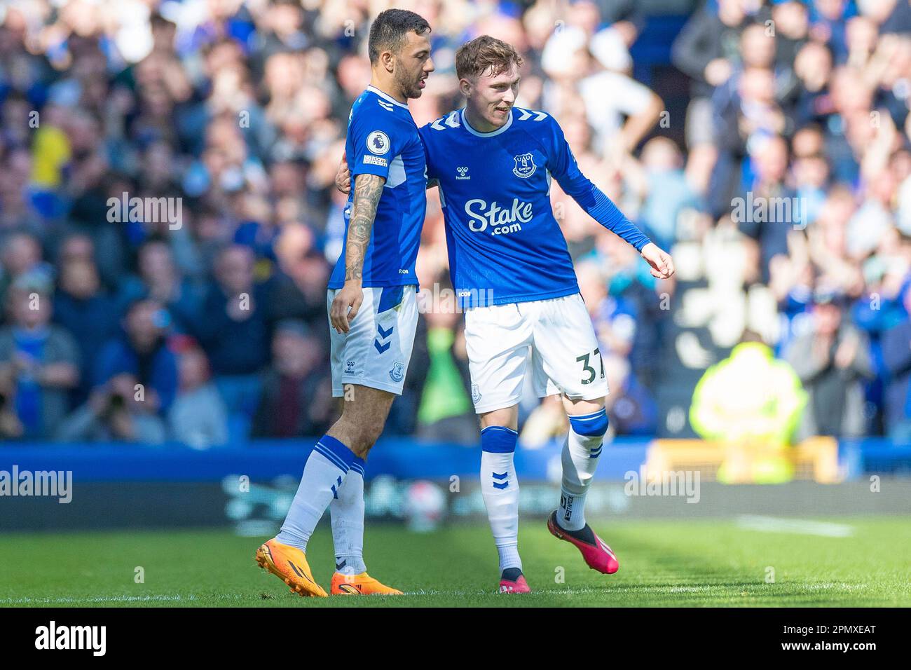 Dwight McNeil #7 of Everton F.C celebrates his goal with James Garner ...