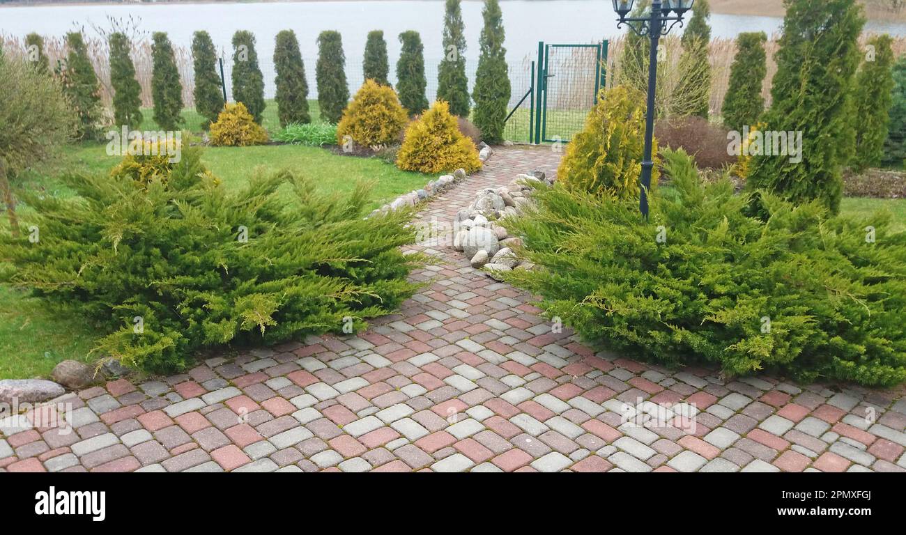 Modern curved garden path hi-res stock photography and images - Alamy