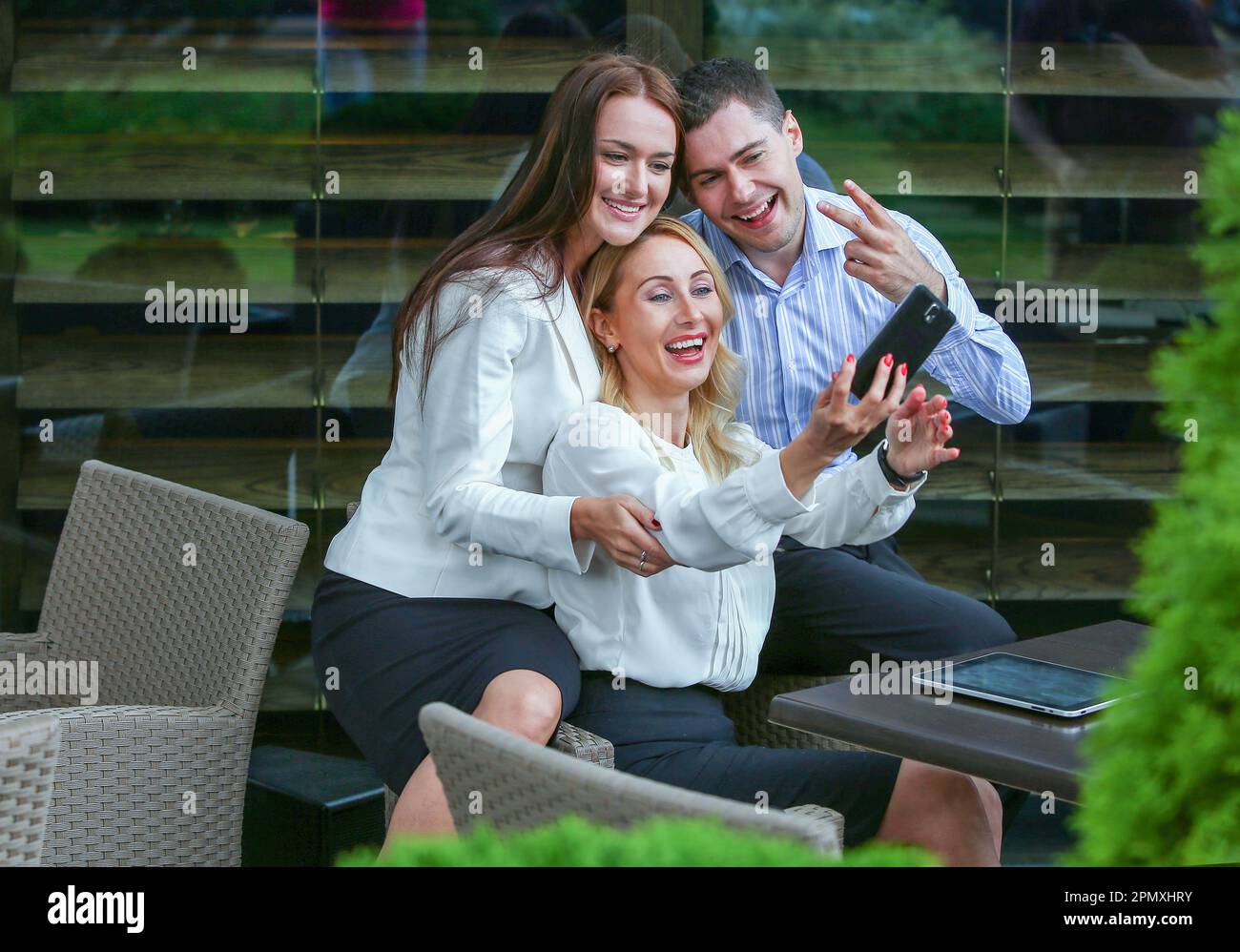 A group of office employees spend time outside at lunchtime Stock Photo ...