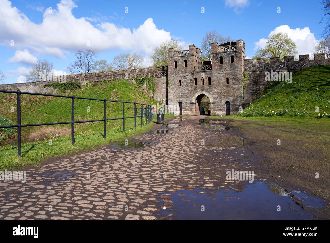 North gate cardiff castle wales hi-res stock photography and images - Alamy