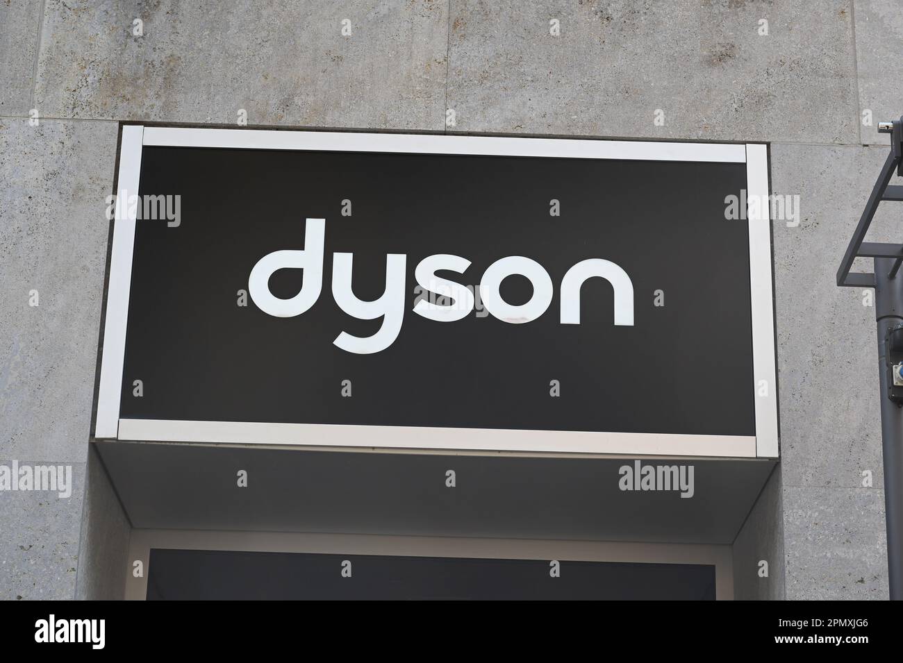 Cologne, Germany. 09th Apr, 2023. Writing a branch of the British ...