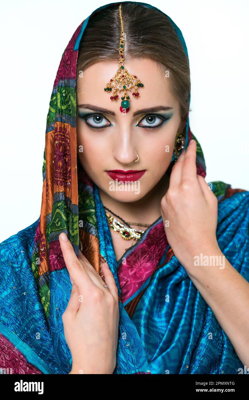 A girl in an Indian sari poses in the studio Stock Photo - Alamy