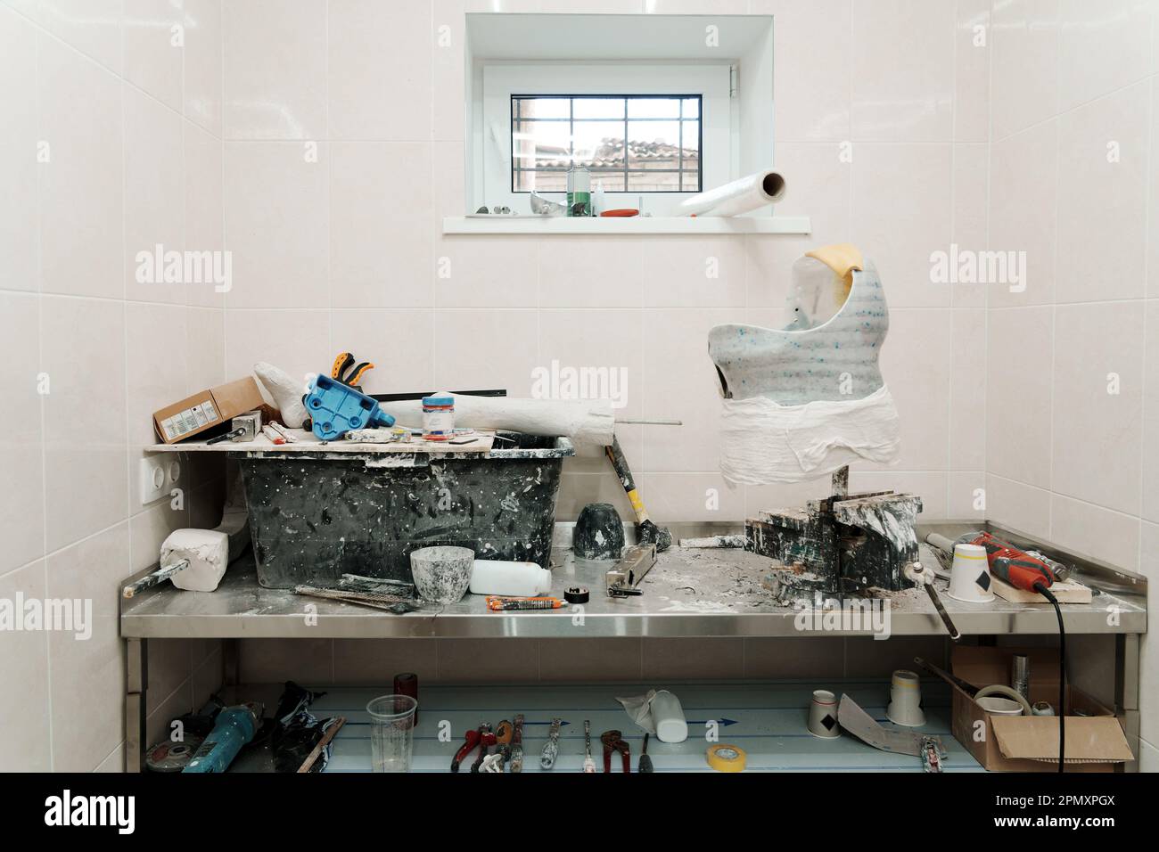Hip disarticulation prosthesis mold with wet plaster Stock Photo - Alamy